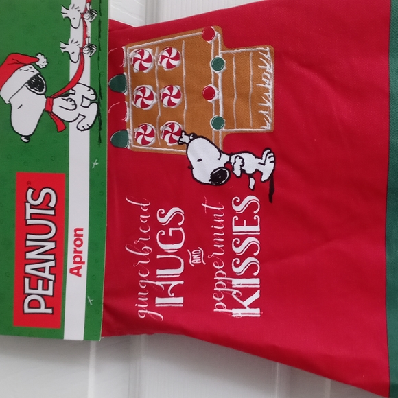 Peanuts | Kitchen | Snoopy Christmas Apron | Poshmark